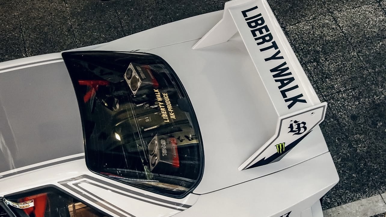 Lando Norris at Suzuka, the British driver arrives in style aboard a ...